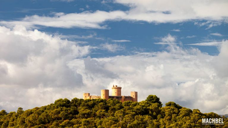 El singular Castillo de Bellver en Palma de Mallorca - machbel